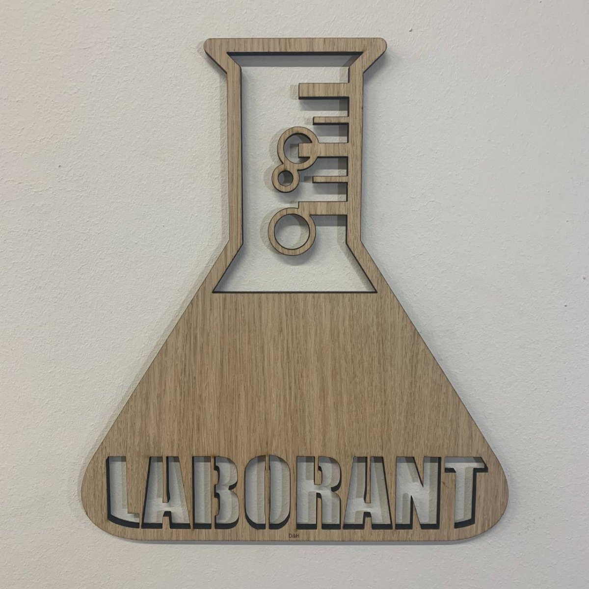 Træskilt - Laborant- i egefiner - 24,8cm x 28,5cm - Køb nu