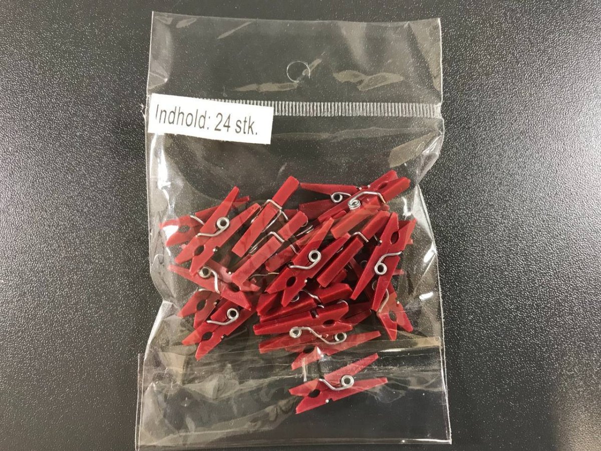 Se her Super tilbud - Røde mini klemmer 24 stk. for 15 kr.