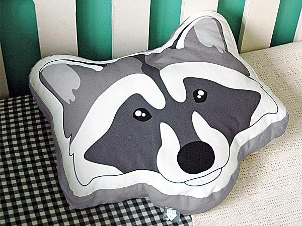 Pude - Kids Cushion - Vaskebjørn - Dåbsgaver - Design Og Handelshuset